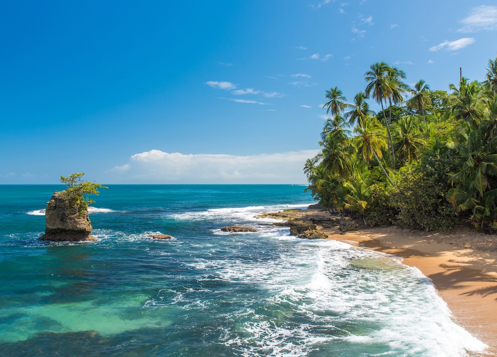 The Best Time to Visit Puerto Limón: A Seasonal Guide